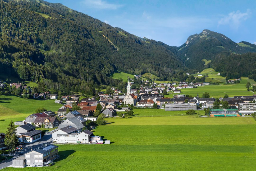 BREGENZERWALD - Bezau aus der Luft Dorf | 360° Einblick
